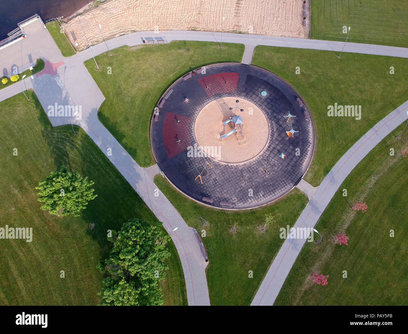 Child circle on the ground hi-res stock photography and images - Alamy