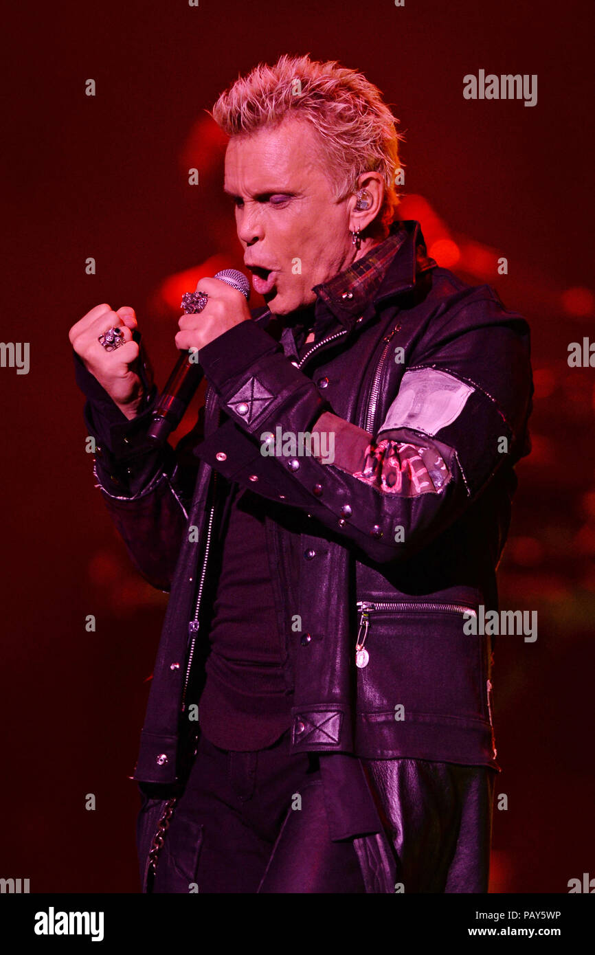 HOLLYWOOD FL - SEPTEMBER 21: Billy Idol of the Billy Idol band performs ...