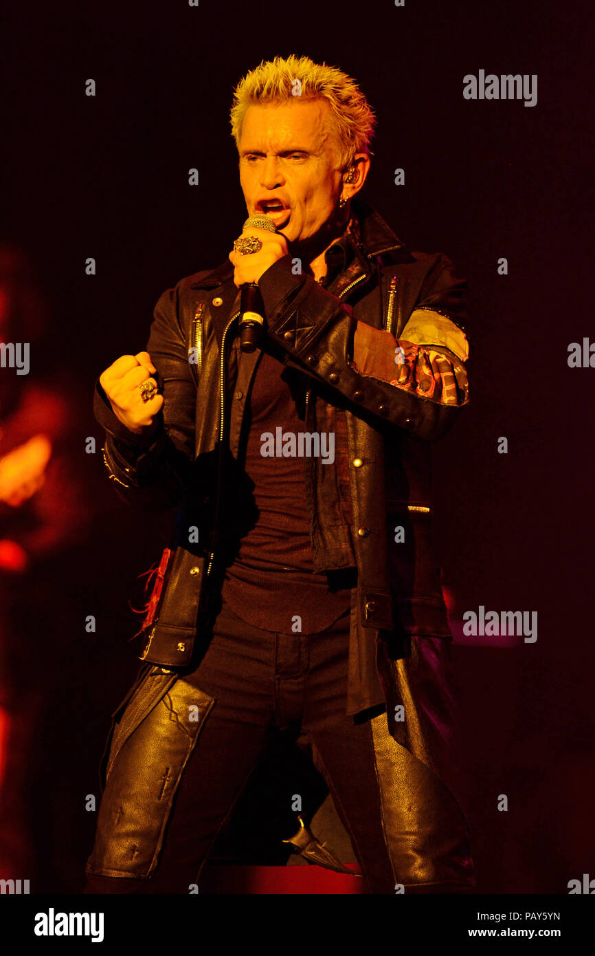 HOLLYWOOD FL - SEPTEMBER 21: Billy Idol of the Billy Idol band performs ...