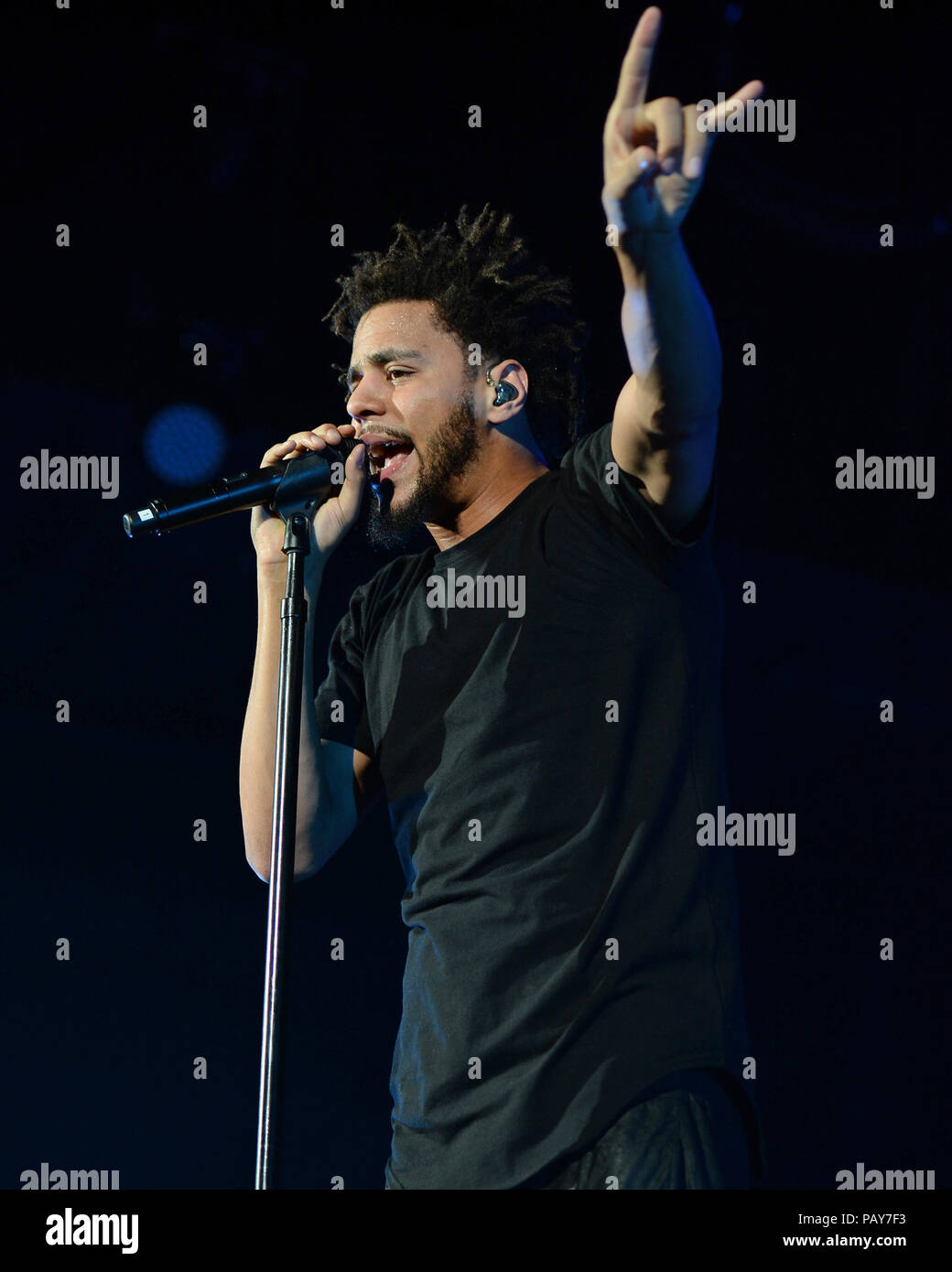 WEST PALM BEACH, FL - AUGUST 18: Hip hop recording artist Jermaine ...