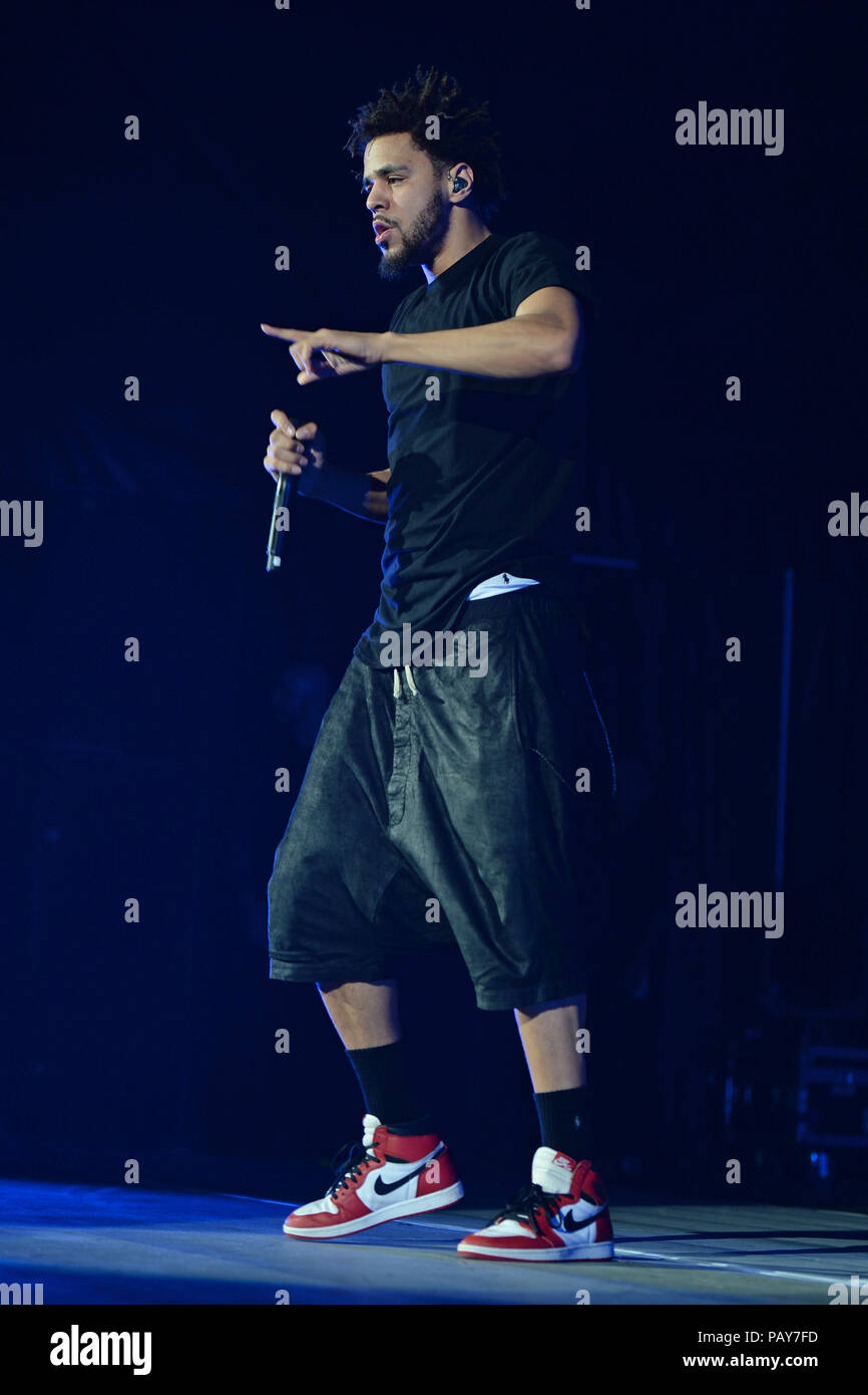 WEST PALM BEACH, FL - AUGUST 18: Hip hop recording artist Jermaine ...