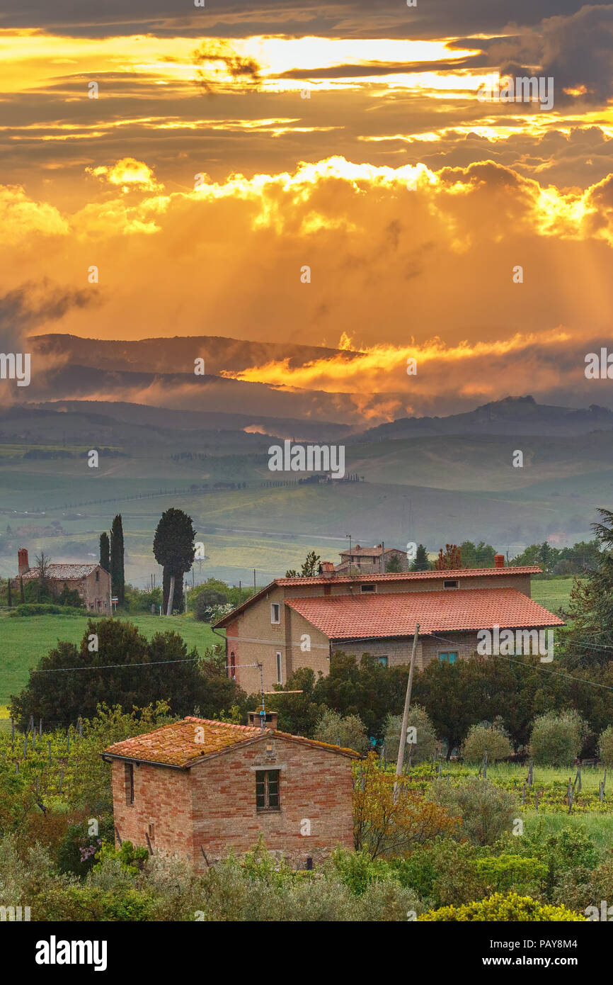 Scenic farmstead in rolling hi-res stock photography and images - Alamy