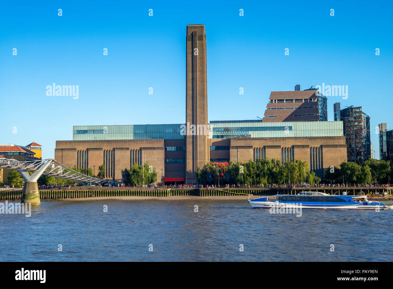 The tate britain river thames hi-res stock photography and images - Alamy