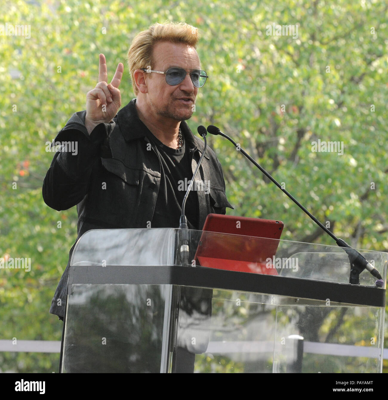 NEW YORK, NY - JULY 29: Yoko Ono, Bono, Salil Shetty and The Edge ...