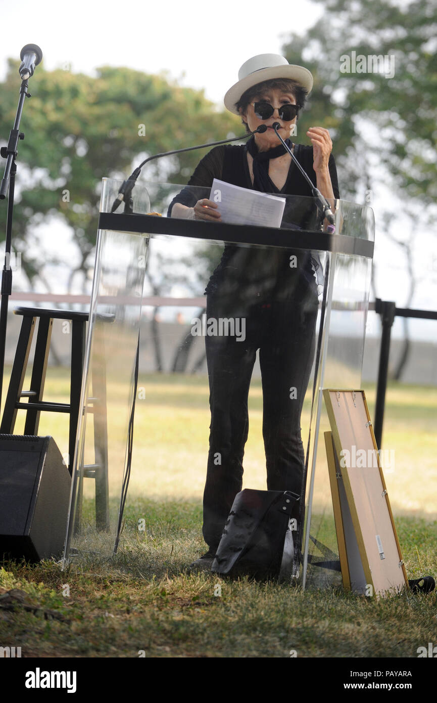 NEW YORK, NY - JULY 29: Yoko Ono, Bono, Salil Shetty and The Edge ...