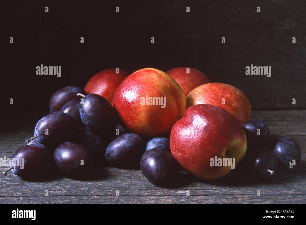 Nectarine fruit on wooden hi-res stock photography and images - Alamy