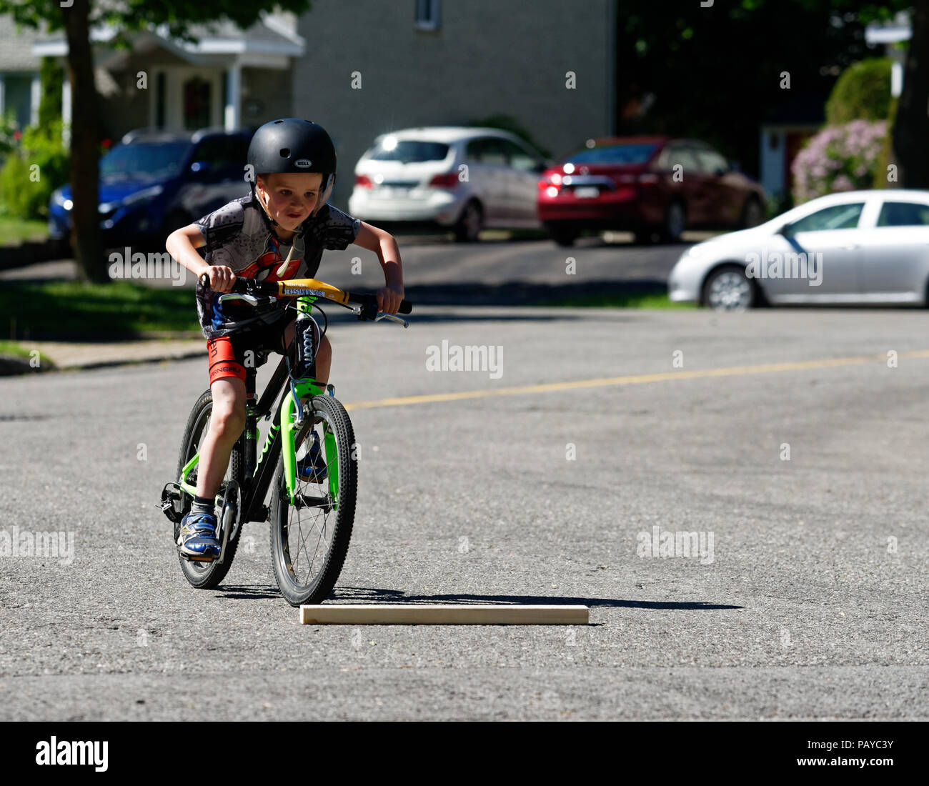 Boy urban cycling hi-res stock photography and images - Alamy