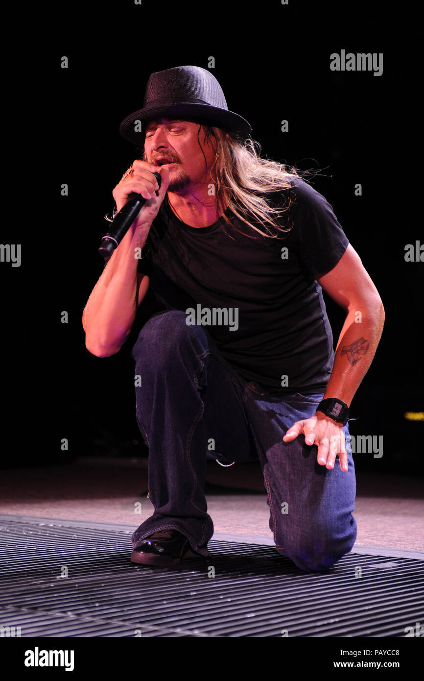 WEST PALM BEACH, FL - JULY 16: Robert James Ritchie AKA Kid Rock ...