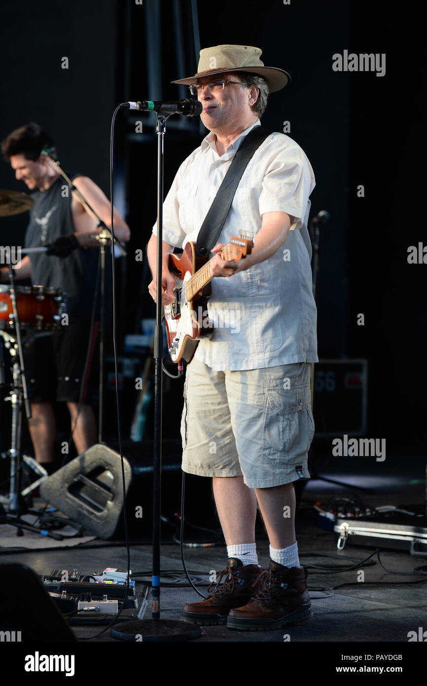 Gordon gano of the violent femmes hi-res stock photography and images ...