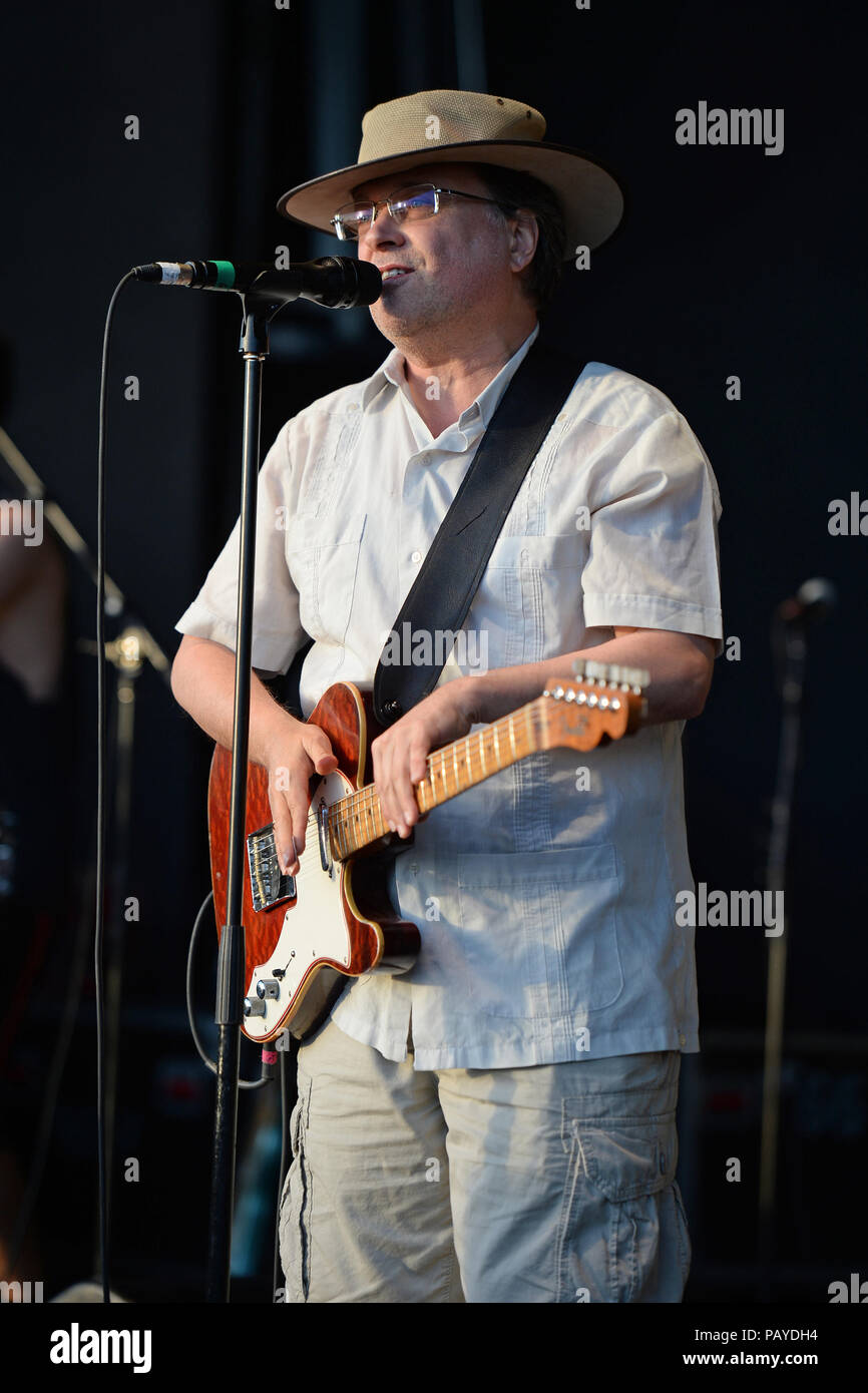 Gordon gano of the violent femmes hi-res stock photography and images ...