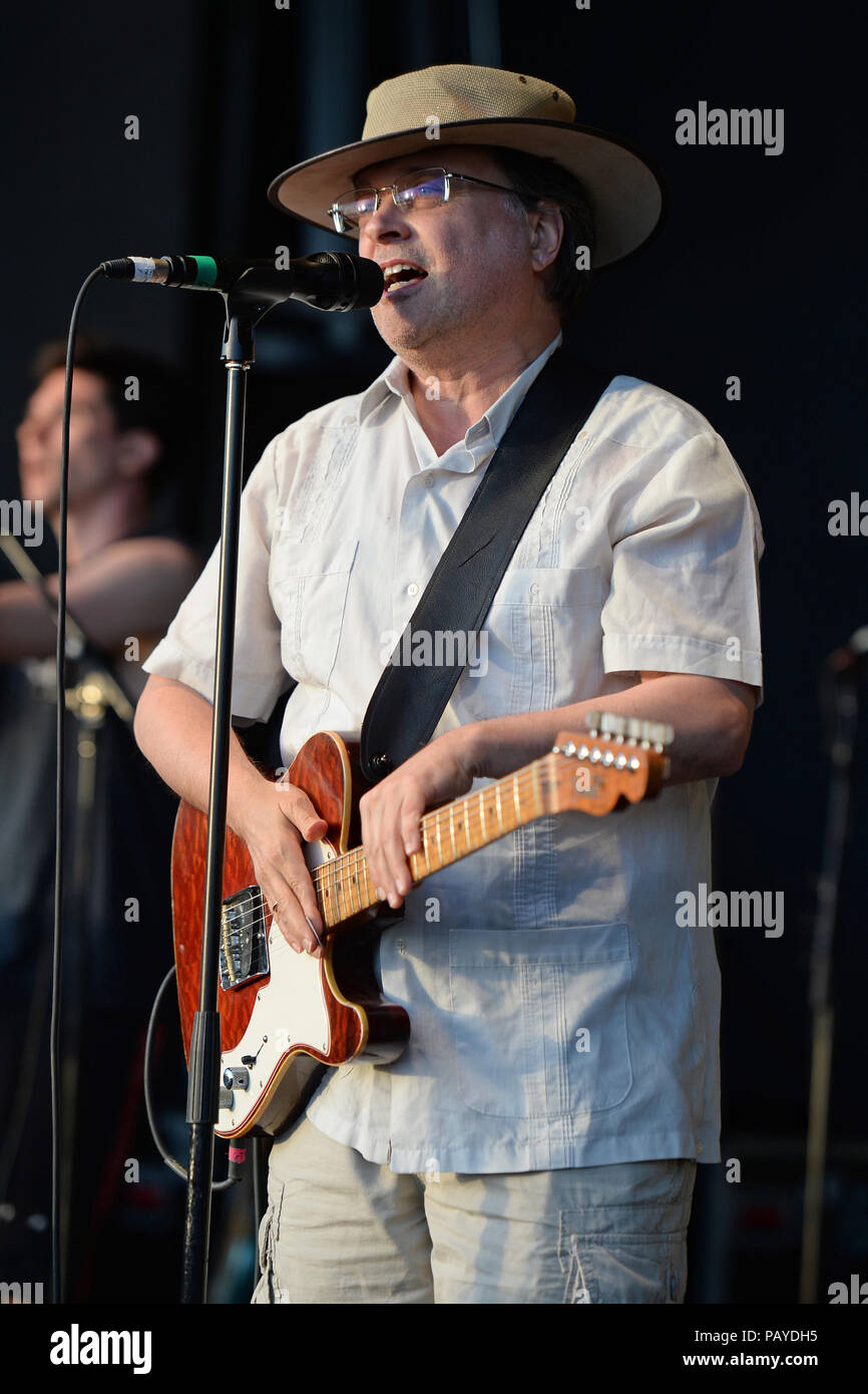 Gordon gano of the violent femmes hi-res stock photography and images ...