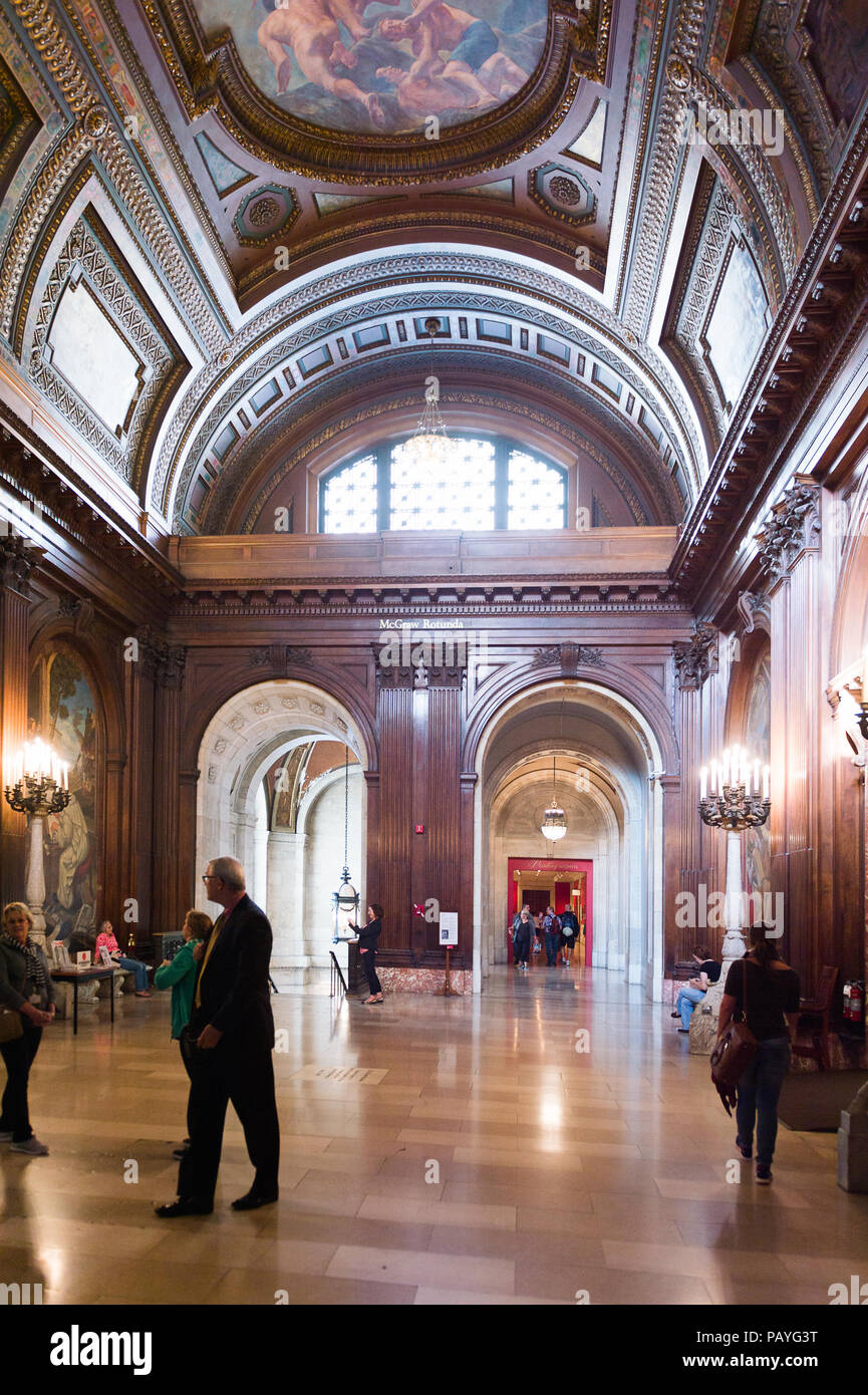 NEW YORK, USA - OCT 8, 2015: Interior of the Public library on the 5th ...