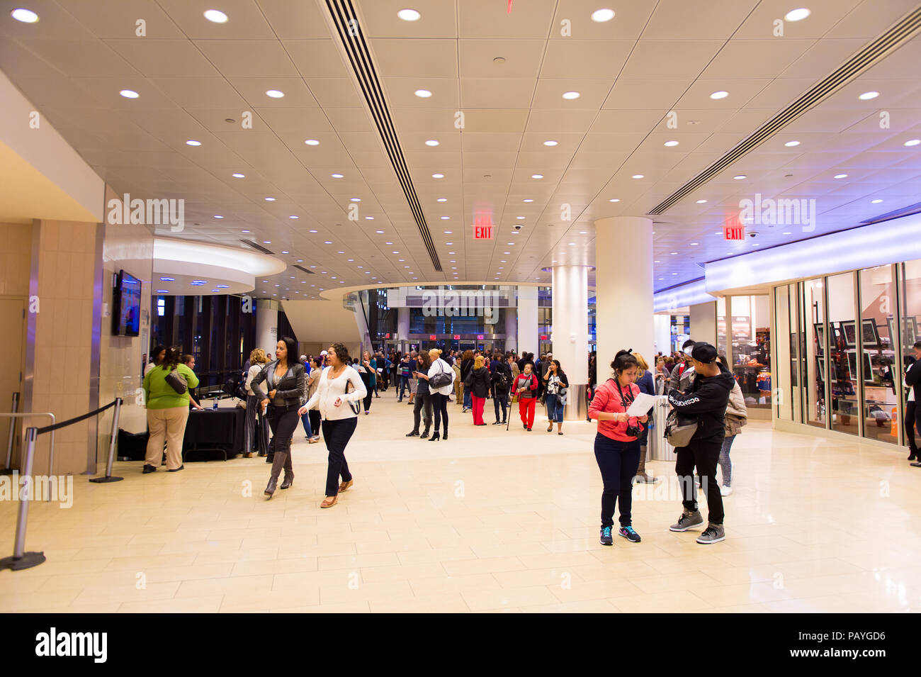 Madison square garden stadium concert hi-res stock photography and ...