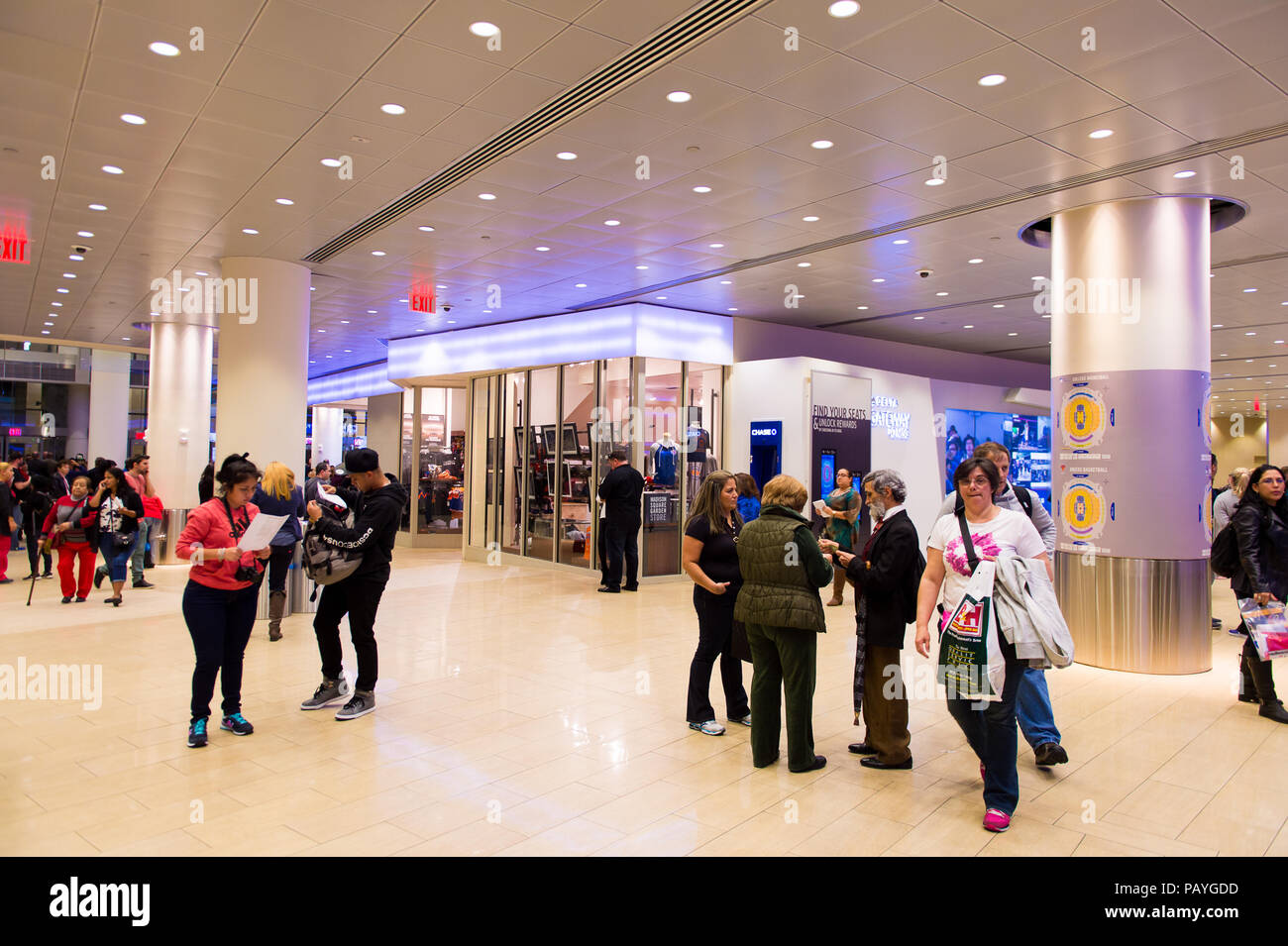 Madison square garden stadium concert hi-res stock photography and ...