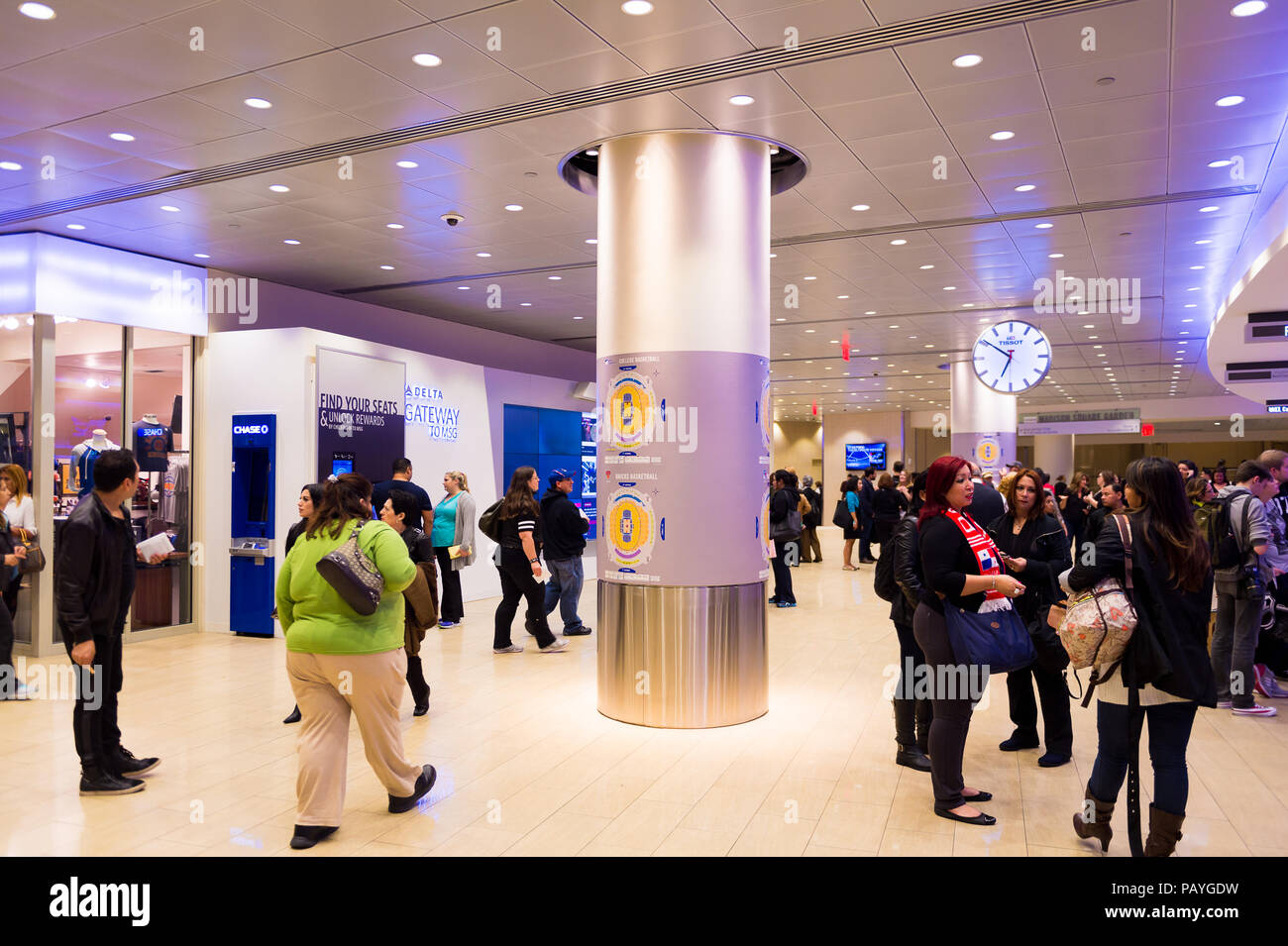 Madison square garden stadium concert hi-res stock photography and ...