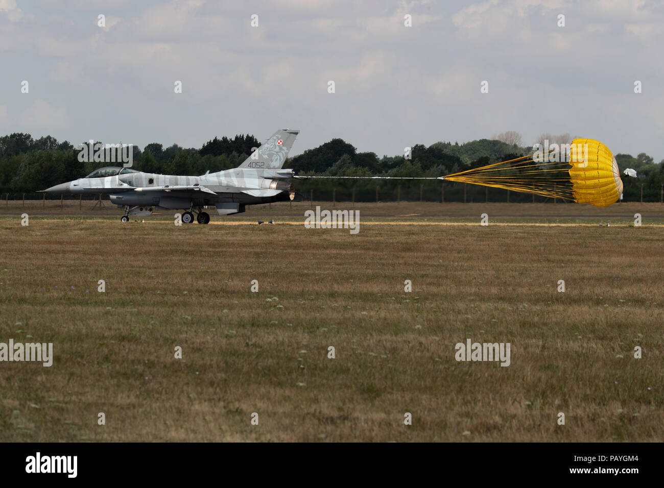 Military parachute deploying hi-res stock photography and images - Alamy