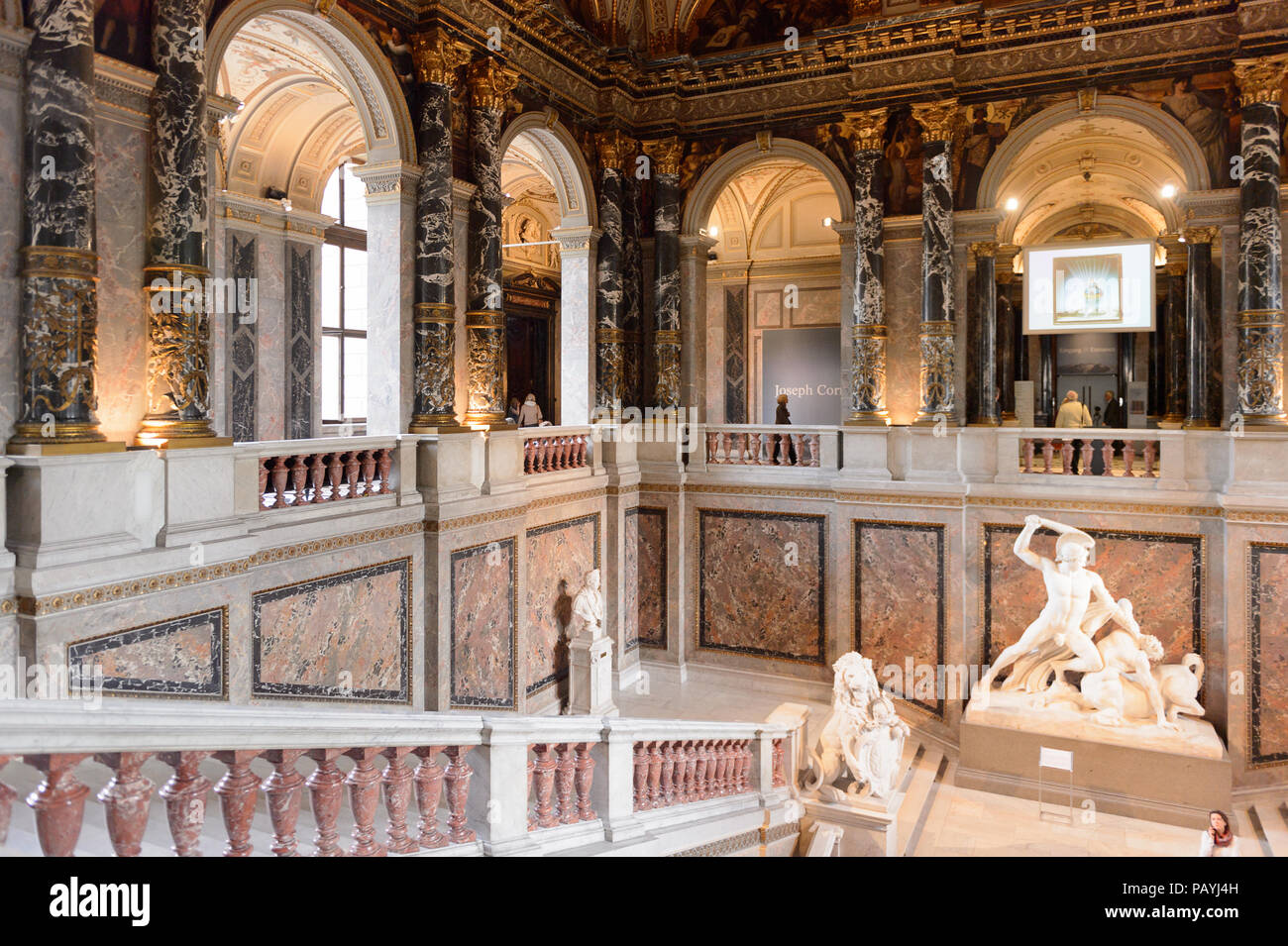 VIENNA, AUSTRIA - NOV 17, 2015: Main hall of the Kunsthistorisches ...