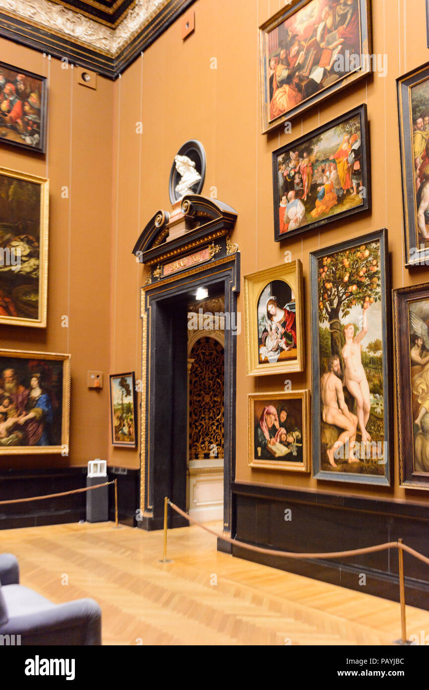 VIENNA, AUSTRIA - NOV 17, 2015: Gallery of the Kunsthistorisches Museum ...