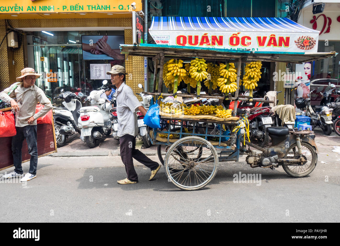 Cart auto rickshaw trailer hi-res stock photography and images - Alamy