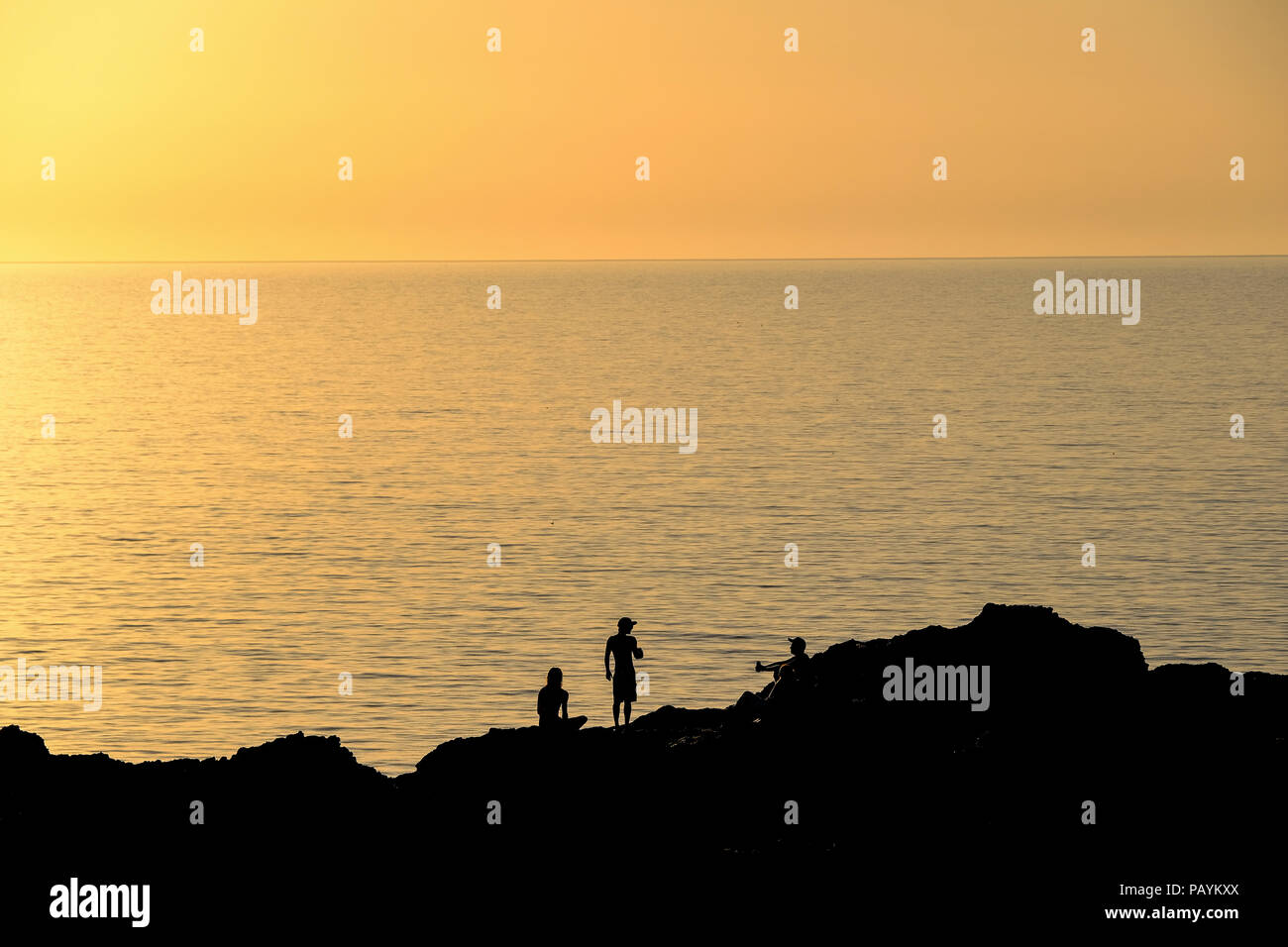 Friends watching the sun go down hi-res stock photography and images ...