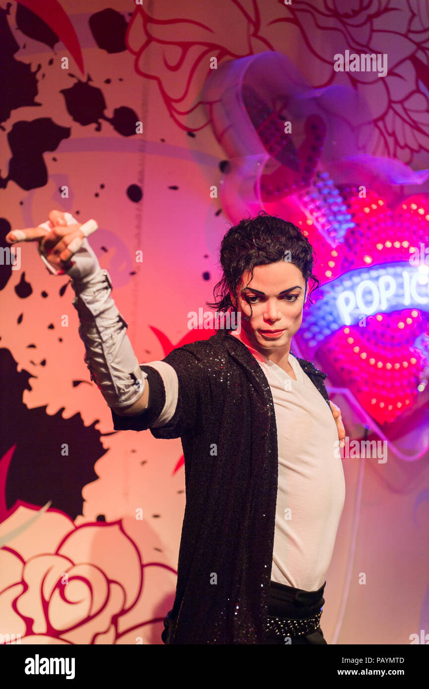 LOS ANGELES, USA - SEP 28, 2015: Michael Jackson in the Madame Tussauds ... LOS ANGELES, USA - SEP 28, 2015: Michael Jackson in the Madame Tussauds ...