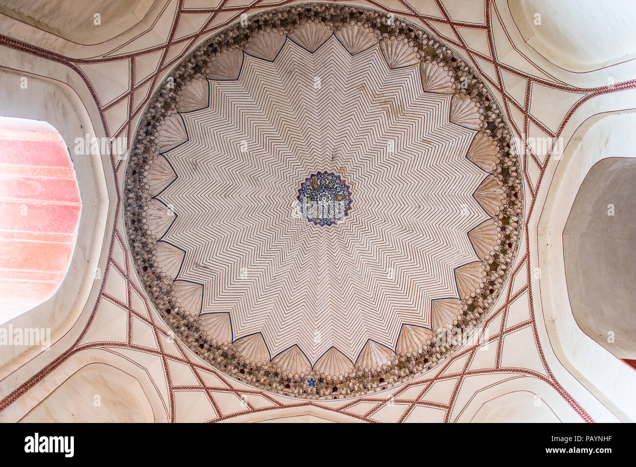 DELHI, INDIA - JAN 18, 2016: Interior of tje Humayun's Mausoleum,the ...