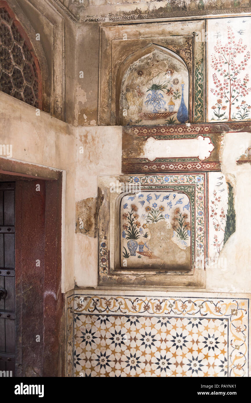 Itmad ud daula tomb interior hi-res stock photography and images - Alamy