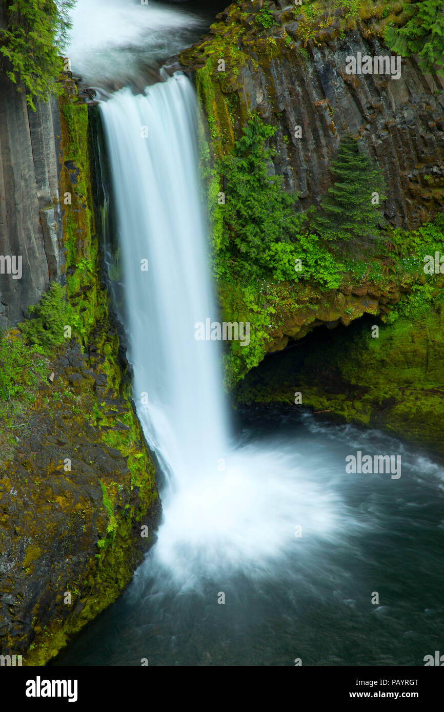 Rogue umpqua national scenic byway hi-res stock photography and images ...
