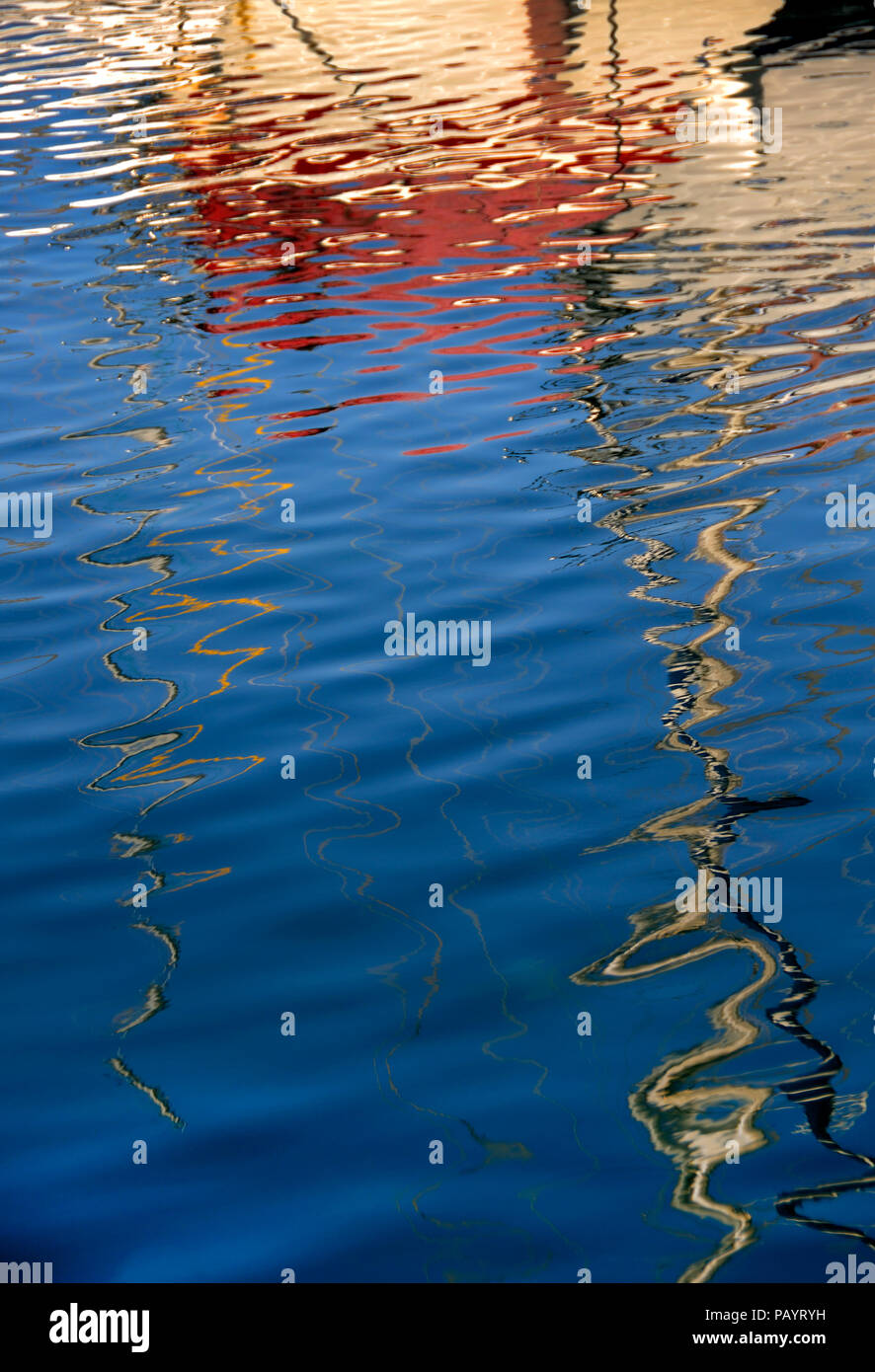 boat reflections in water Stock Photo - Alamy