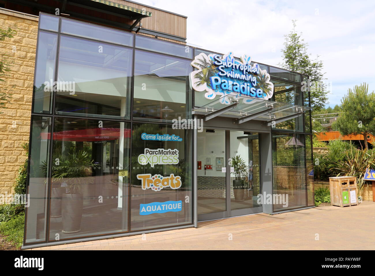 Center parcs swimming hi-res stock photography and images - Alamy