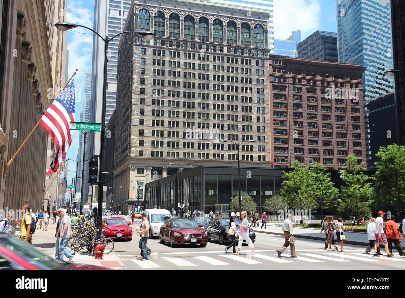 Pedestrian crossing street chicago illinois hi-res stock photography ...