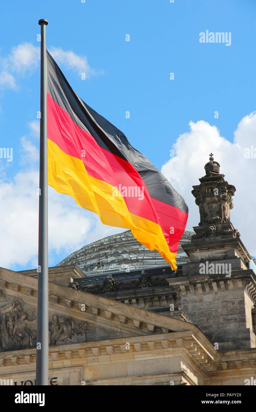 German flag at reichstag building hi-res stock photography and images ...