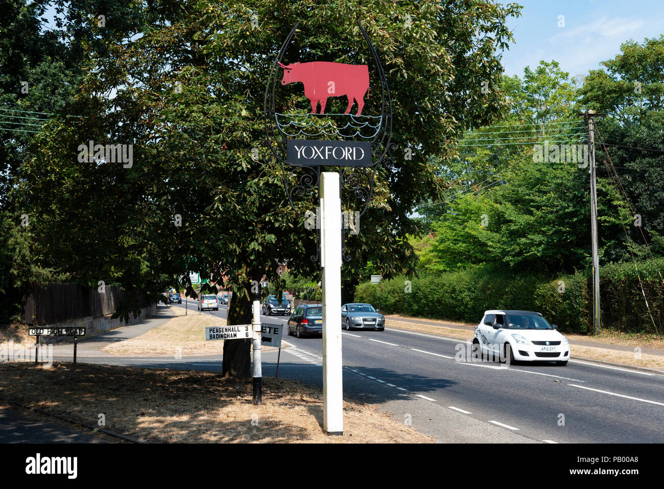 Trunk road sign hi-res stock photography and images - Alamy
