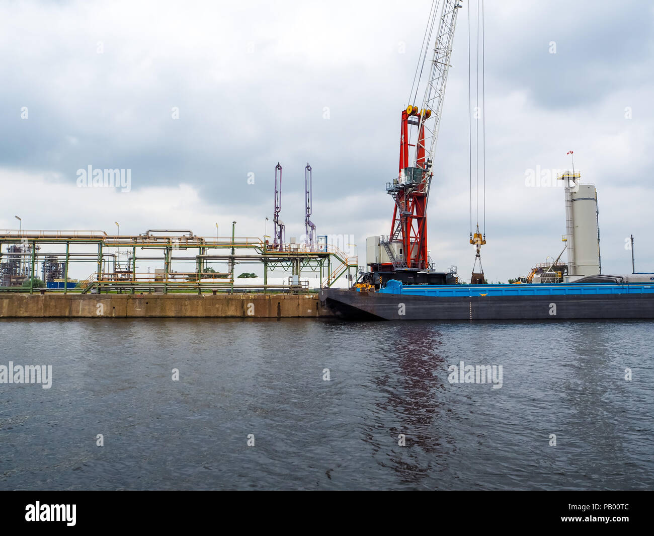 Bulk terminal and chemical production site located in a port area Stock ...