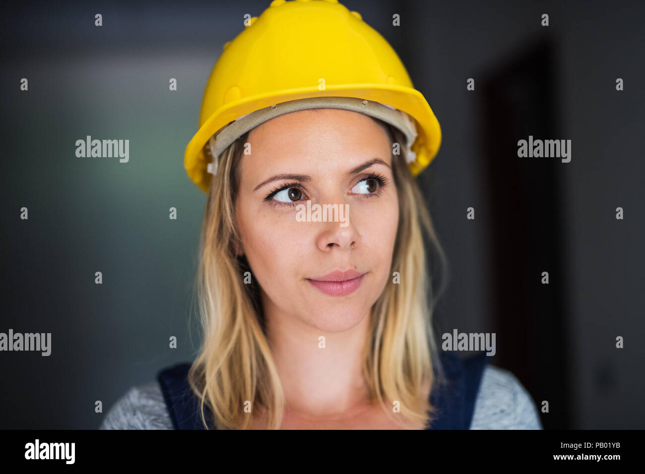 Construction woman helmet hi-res stock photography and images - Alamy