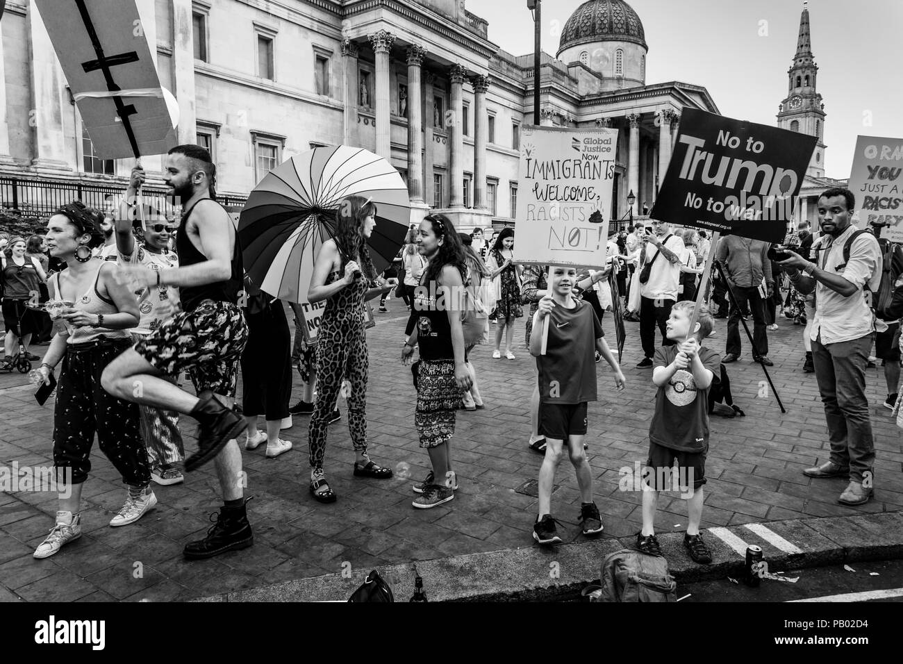Children holding protest signs hi-res stock photography and images - Alamy