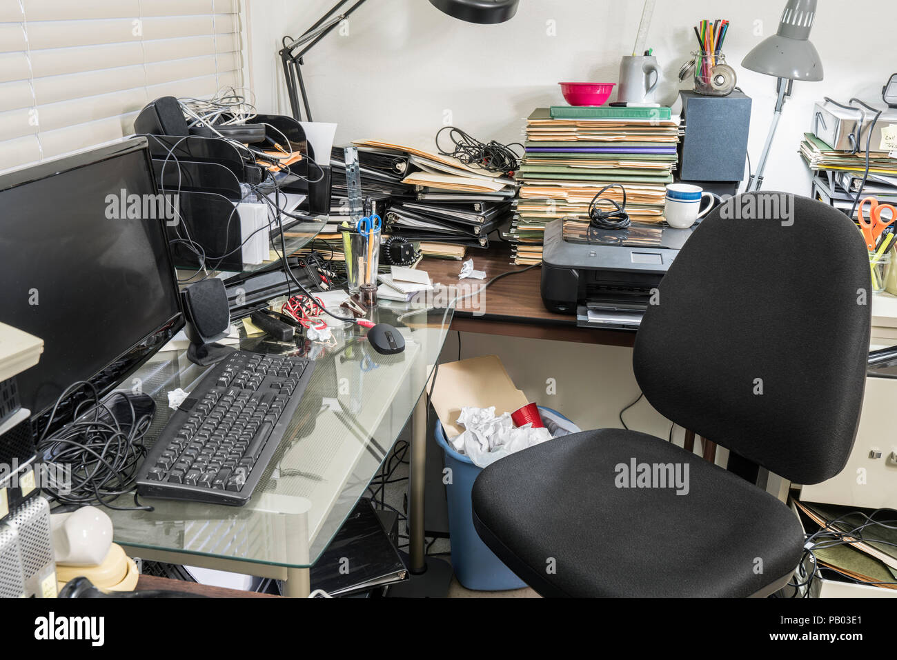 Messy home office hi-res stock photography and images - Alamy