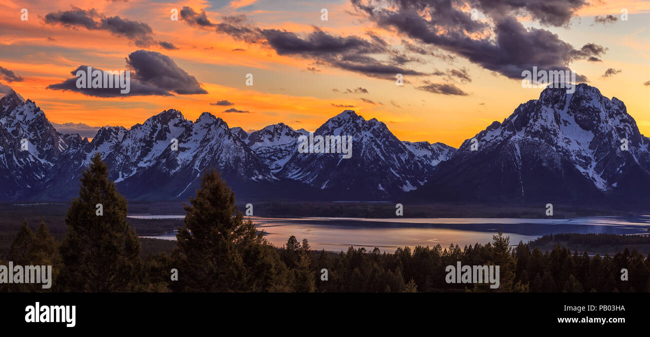 Grand teton range and Jackson lake Stock Photo - Alamy