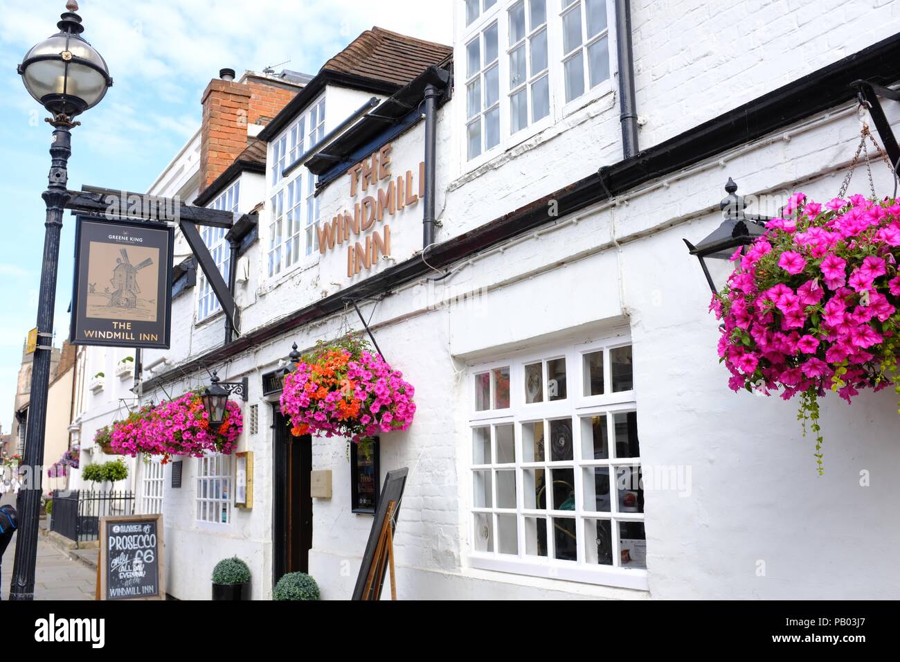 Pub warwick hi-res stock photography and images - Alamy