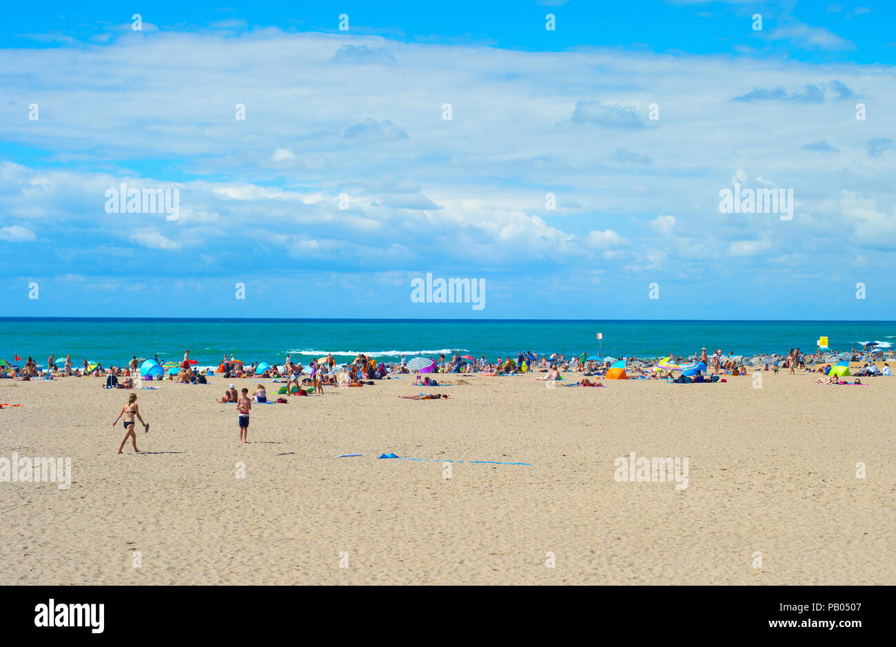 Biarritz beach hot hi-res stock photography and images - Alamy