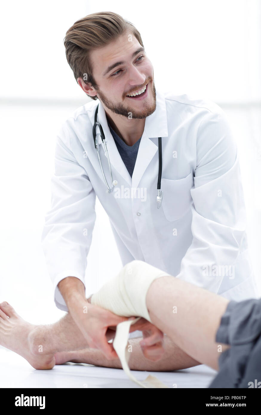 Doctor leg brace hi-res stock photography and images - Alamy