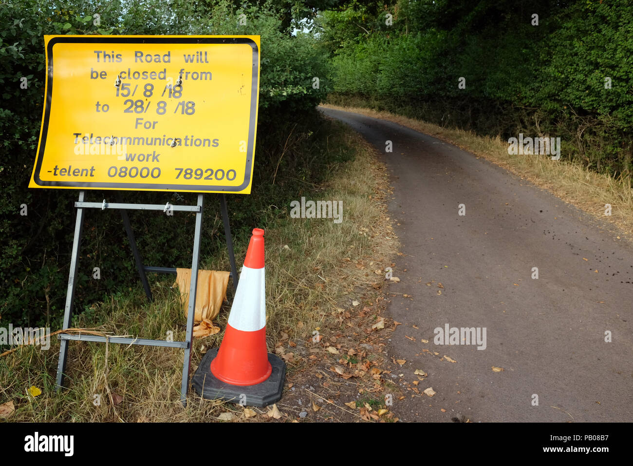 Lane closure warning sign hi-res stock photography and images - Alamy