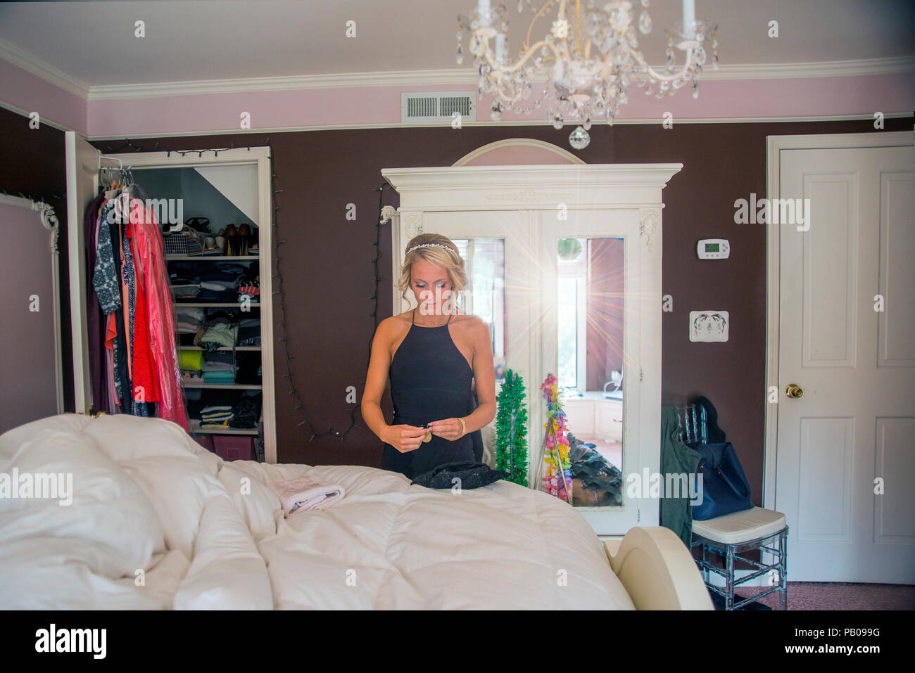 Woman getting ready for night out hi-res stock photography and images ...
