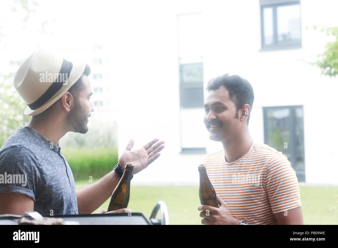 Two men drinking beer hi-res stock photography and images - Alamy