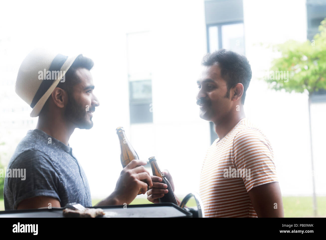 Two men drinking beer hi-res stock photography and images - Alamy
