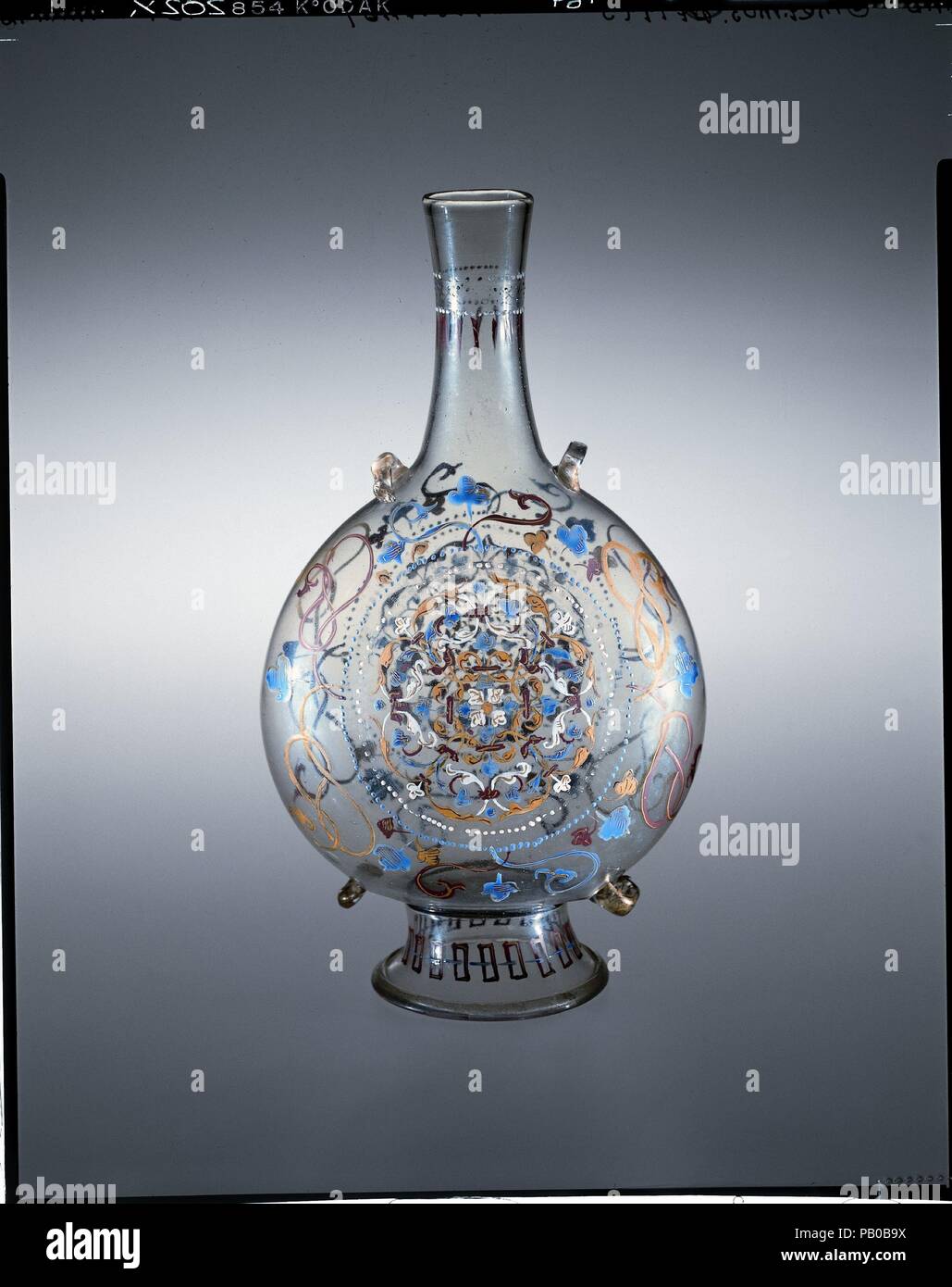 Pilgrim flasks drew hi-res stock photography and images - Alamy