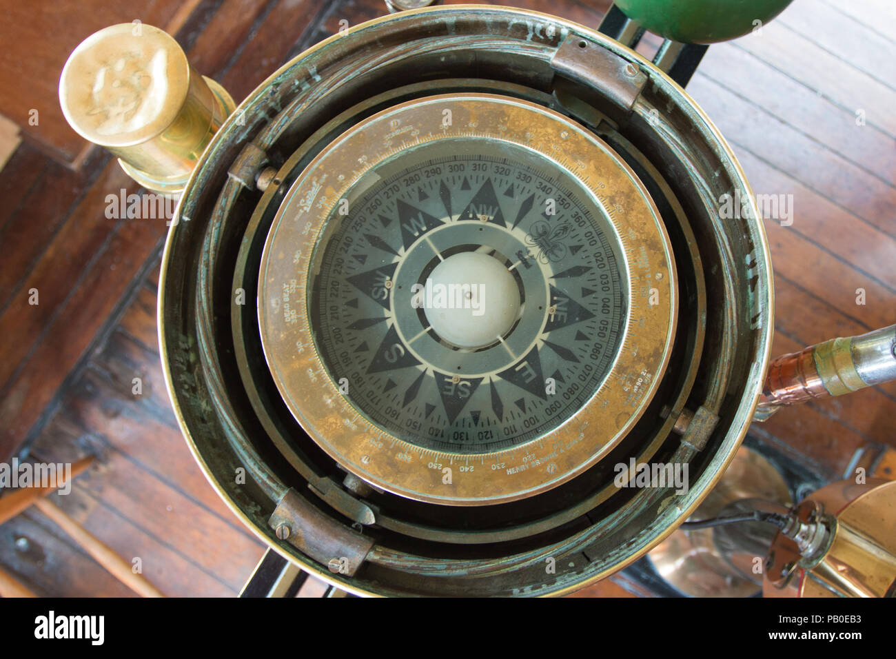 Ships compass hi-res stock photography and images - Alamy