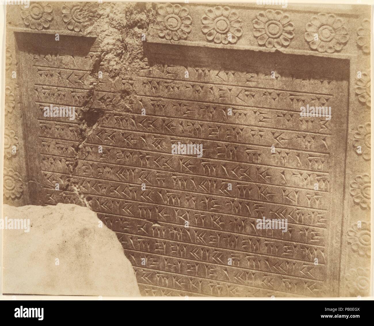 Old persian cuneiform hi-res stock photography and images - Alamy