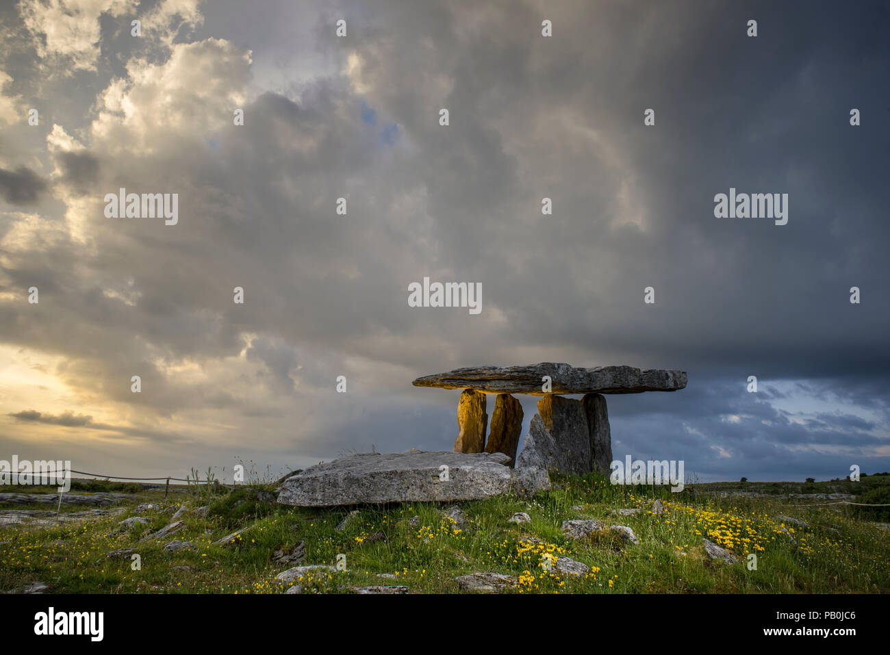 Megalithic prehistoric tomb hi-res stock photography and images - Alamy