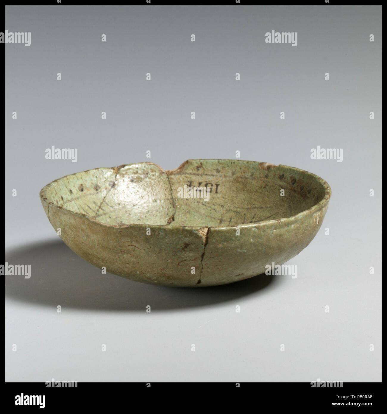 Egyptian faience cup hi-res stock photography and images - Alamy